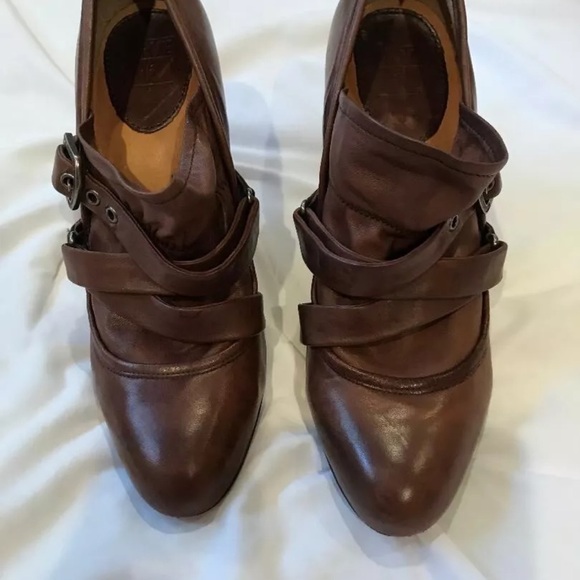Frye | Shoes | Frye Brown Leather Heels Vintage 4s Style Booties ...